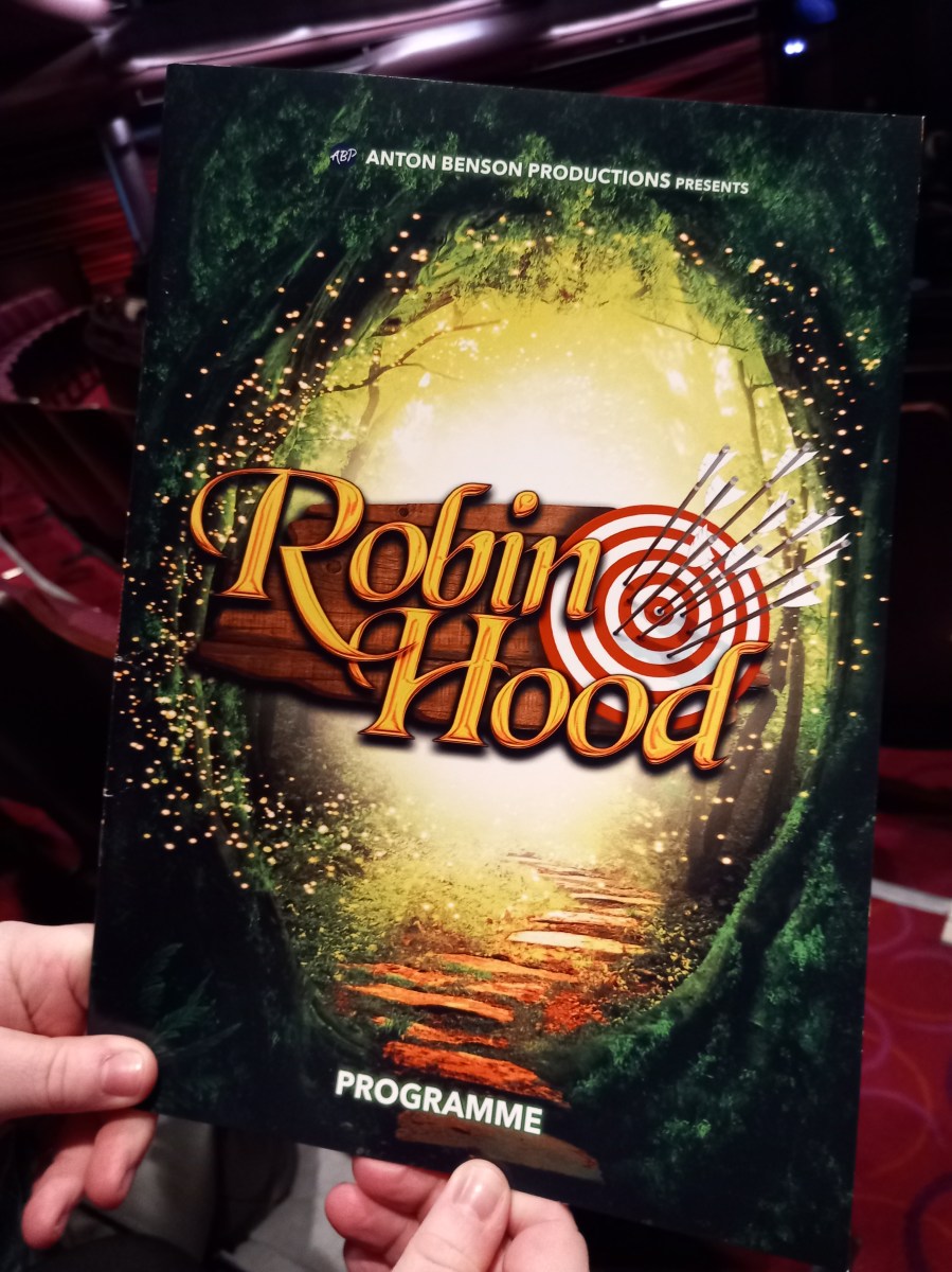 Robin Hood – Easter pantomime, theatre review – unicornpostbox